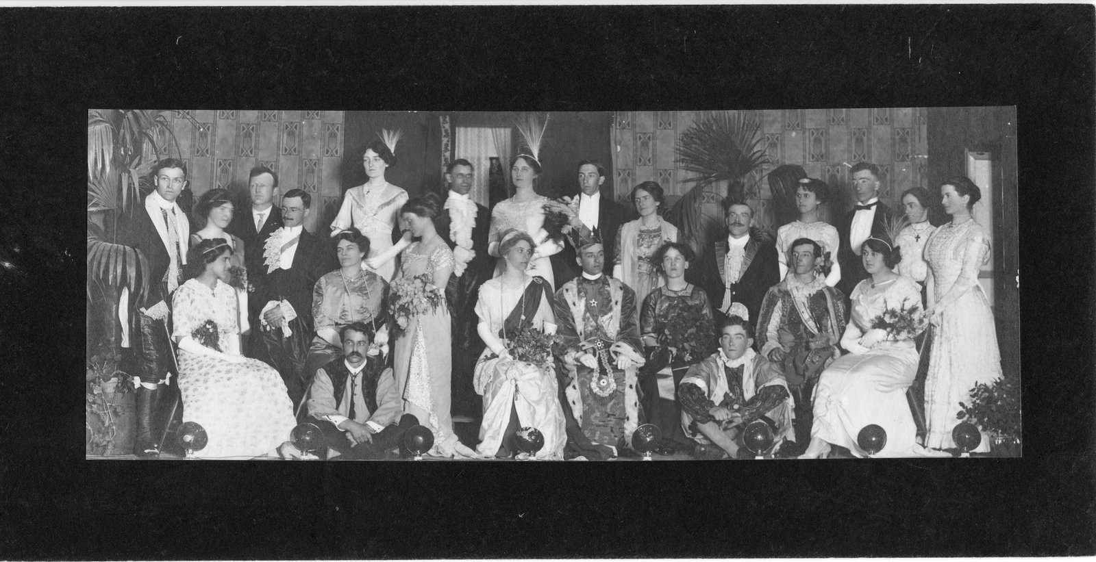 Cast members from the London Opera Company(?), London, Ontario: London ...